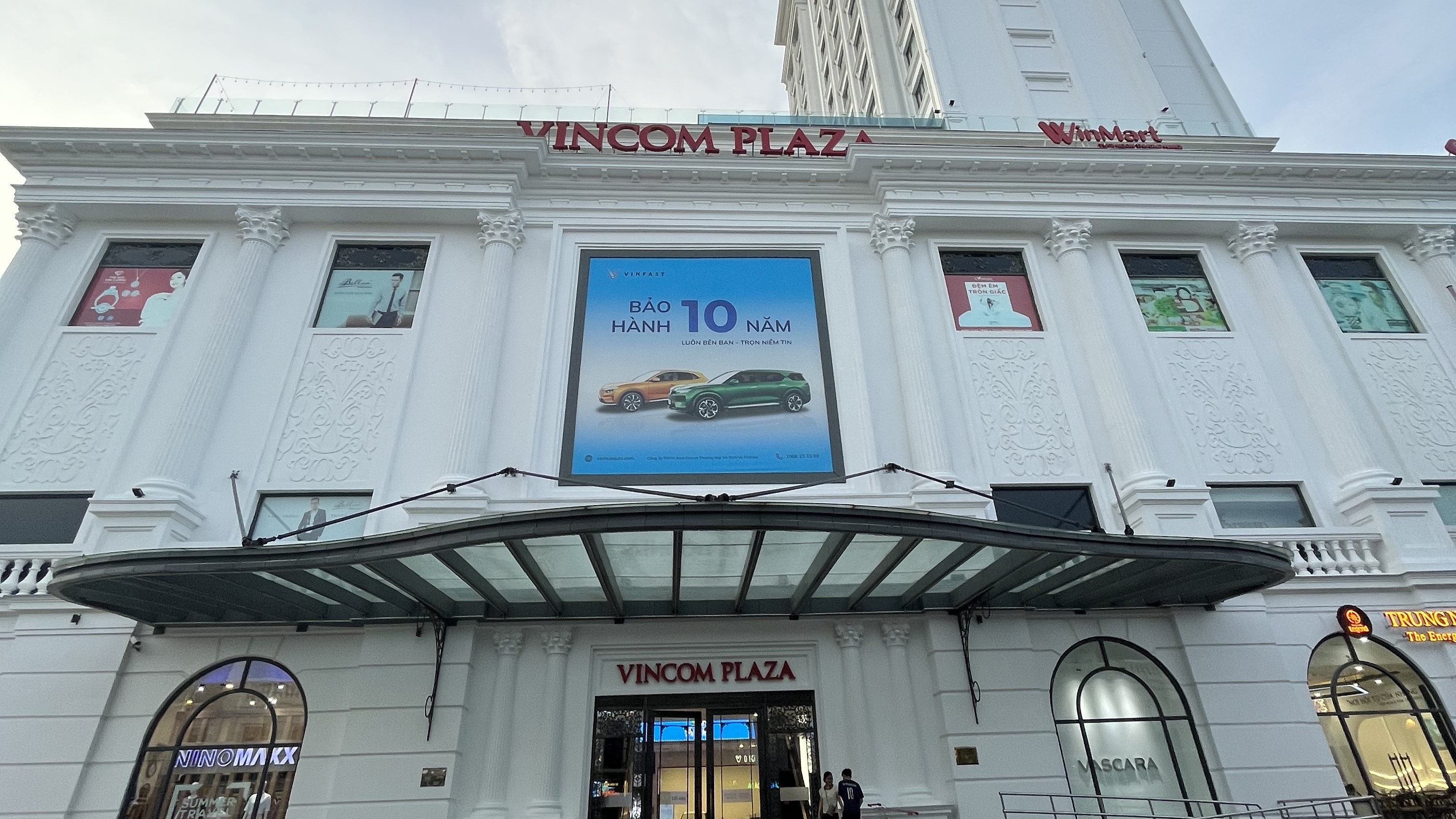 Vincom Plaza Đồng Hới, bên trái TTTM